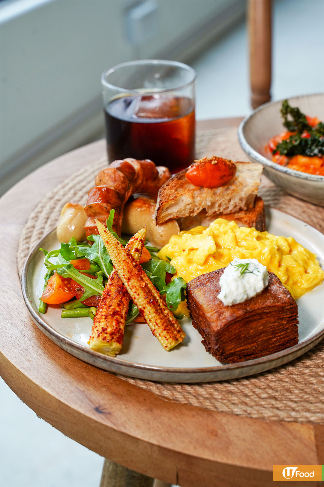 被譽為全港No.1！人氣IG店Hemma西營盤新開3層高Cafe 招牌打卡半熟軟心巴斯克芝士蛋糕 | U Food