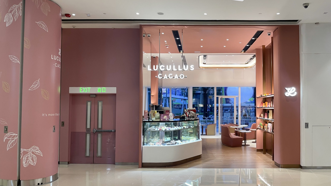 奧海城朱古力主題粉紅色cafe「LUCULLUS CACAO」 下午茶點⼼架／蟹⾁⽜油果酸種麵包吐司／⽜⾓包窩夫／Affogato | U Food