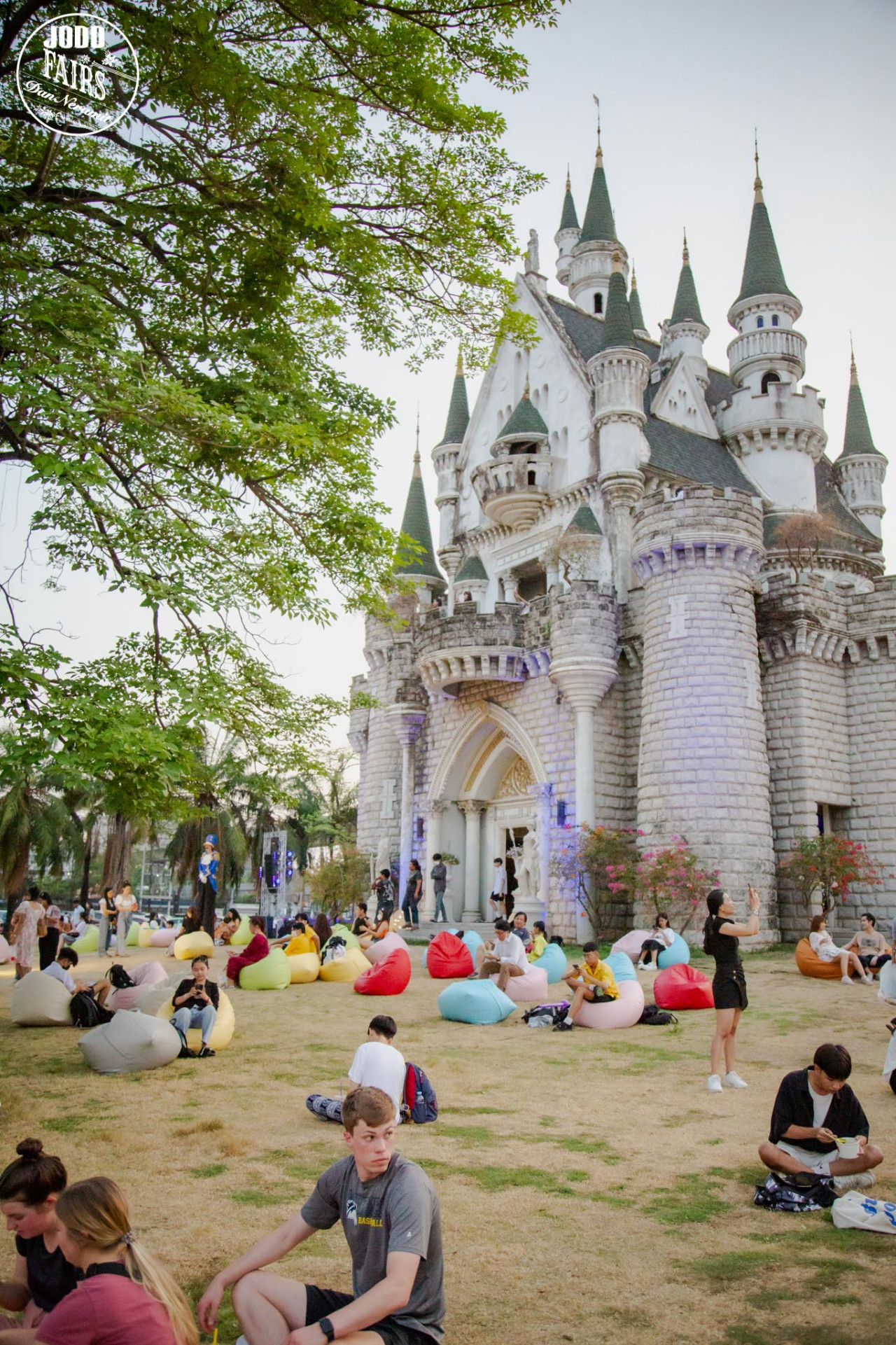 曼谷夜市JODD FAIRS DanNeramit 新開幕！喬德夜市神奇之地必吃美食推介 附交通/營業時間 | U Travel