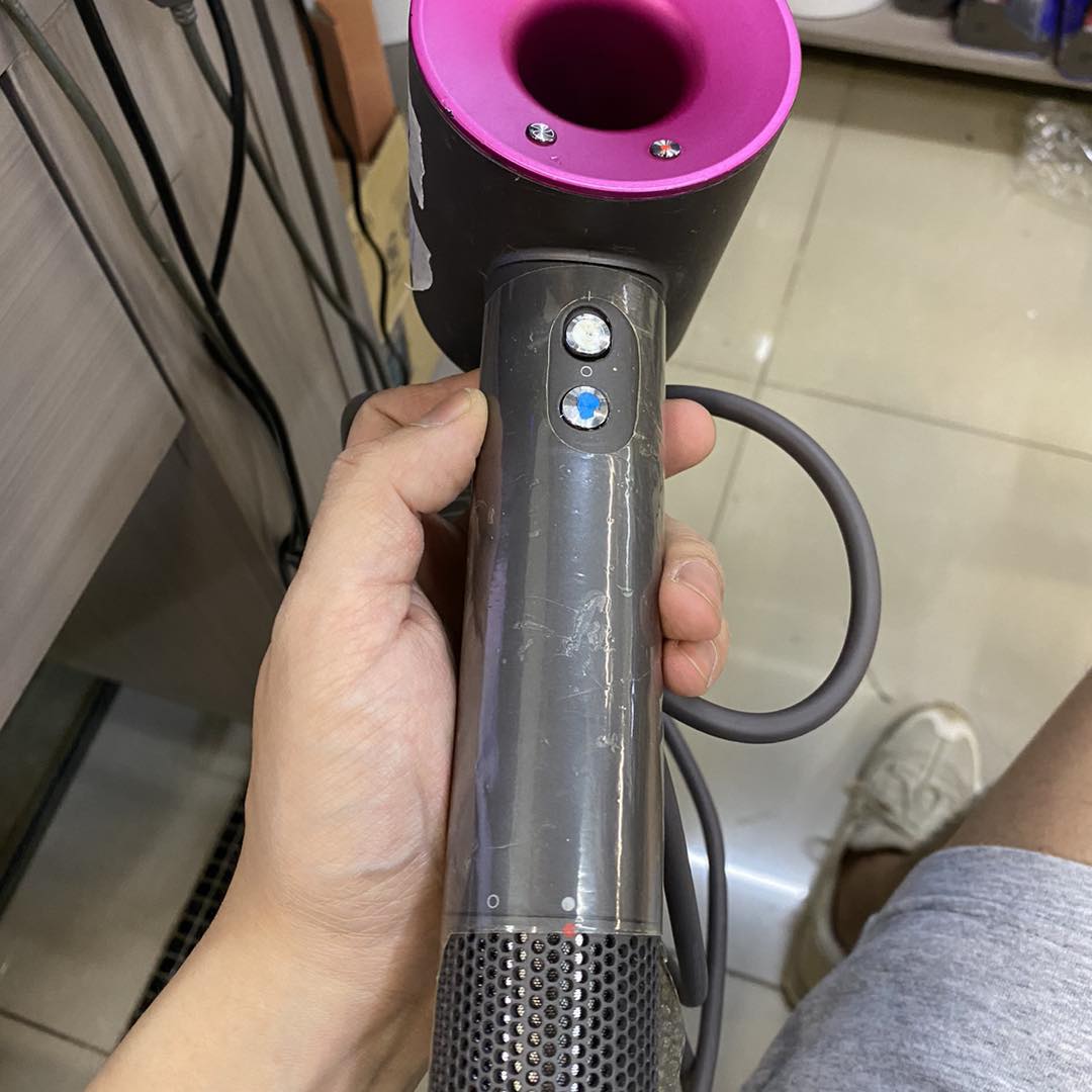 Dyson風筒包膠咩玩法？ 電器維修商：難怪會燒fuse！ | UHK 港生活