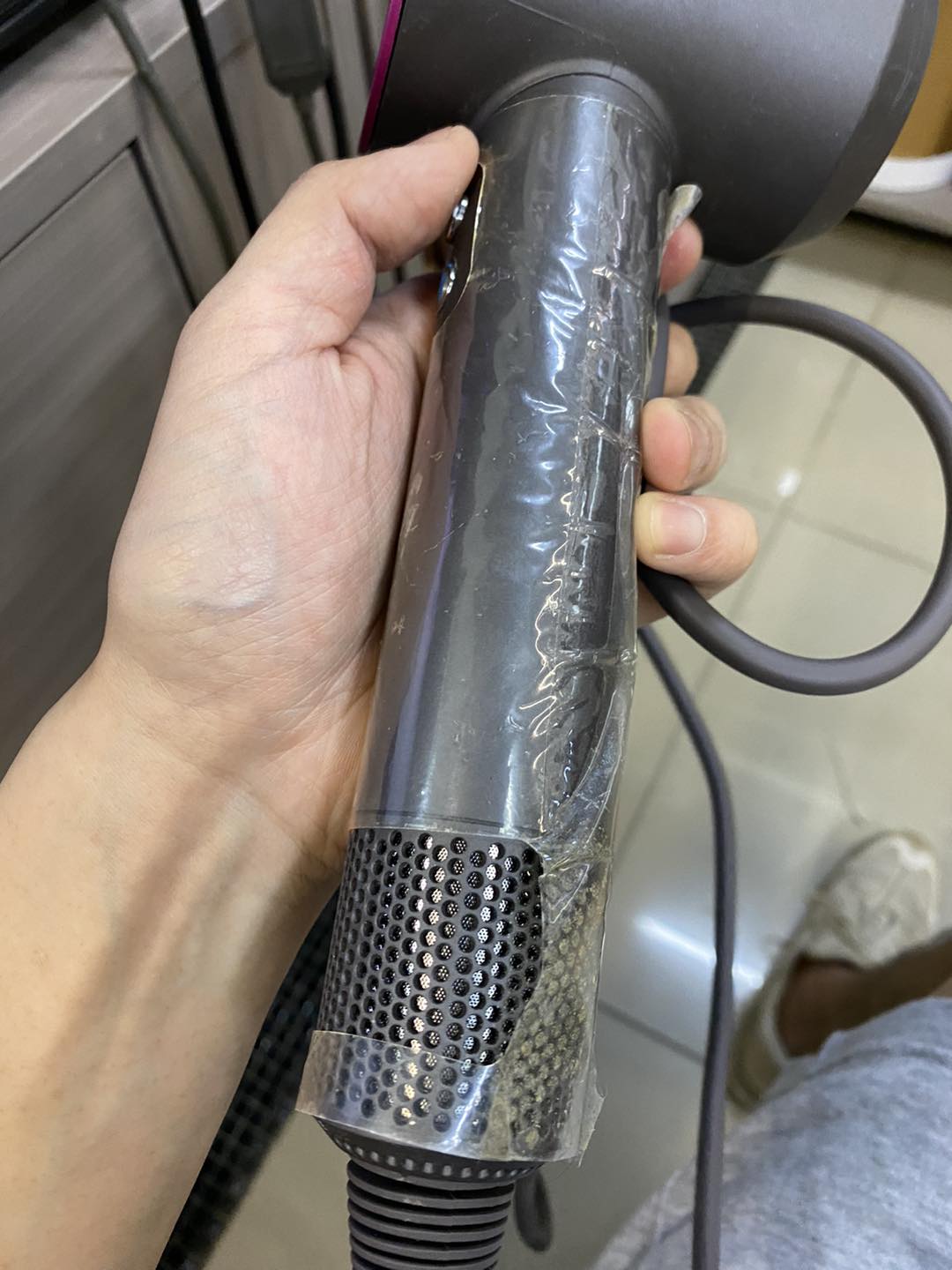 Dyson風筒包膠咩玩法？ 電器維修商：難怪會燒fuse！ | UHK 港生活