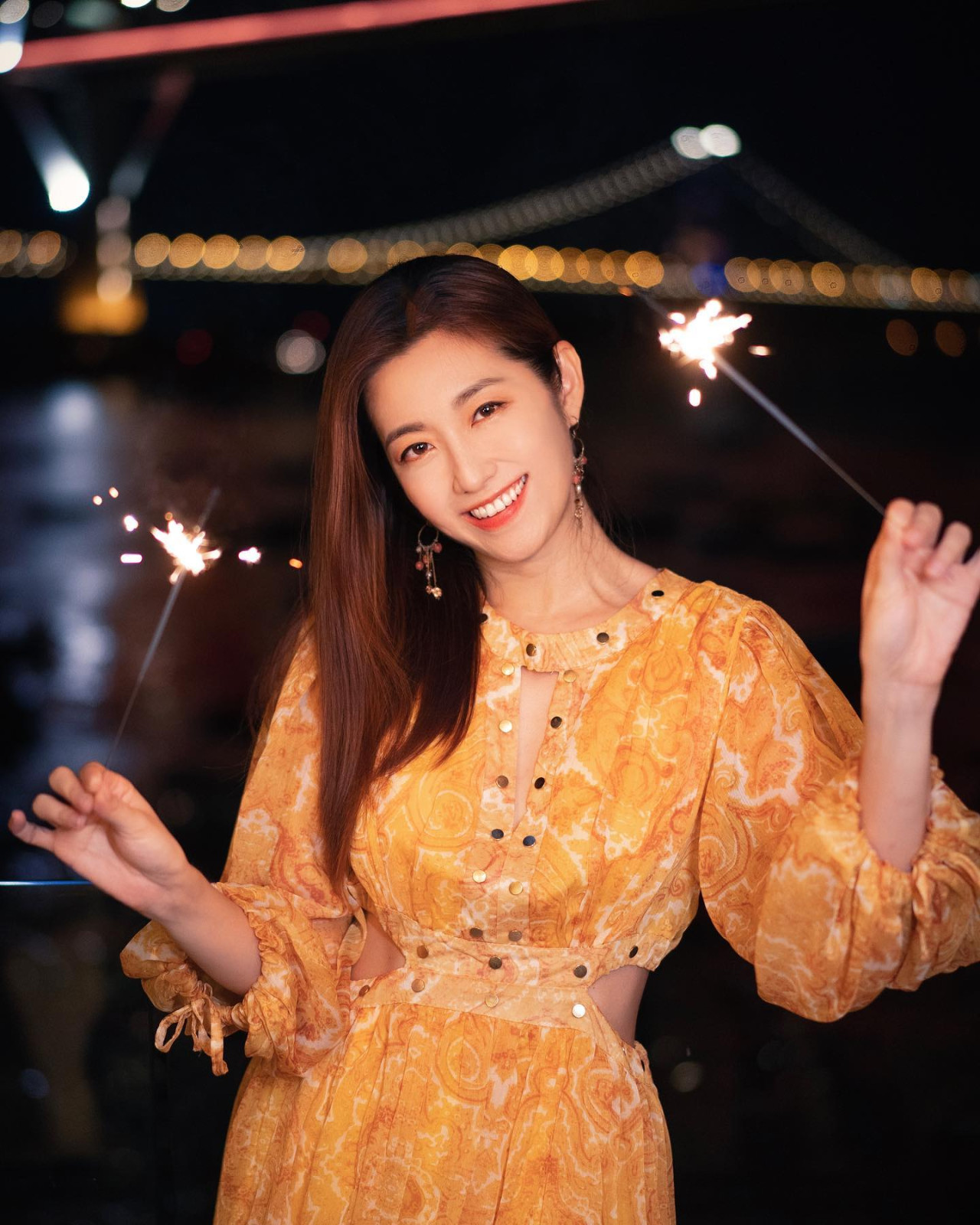 陳自瑤42歲生日Po單人靚相慶生 王浩信IG被發現極速向老婆表態 | UHK 港生活