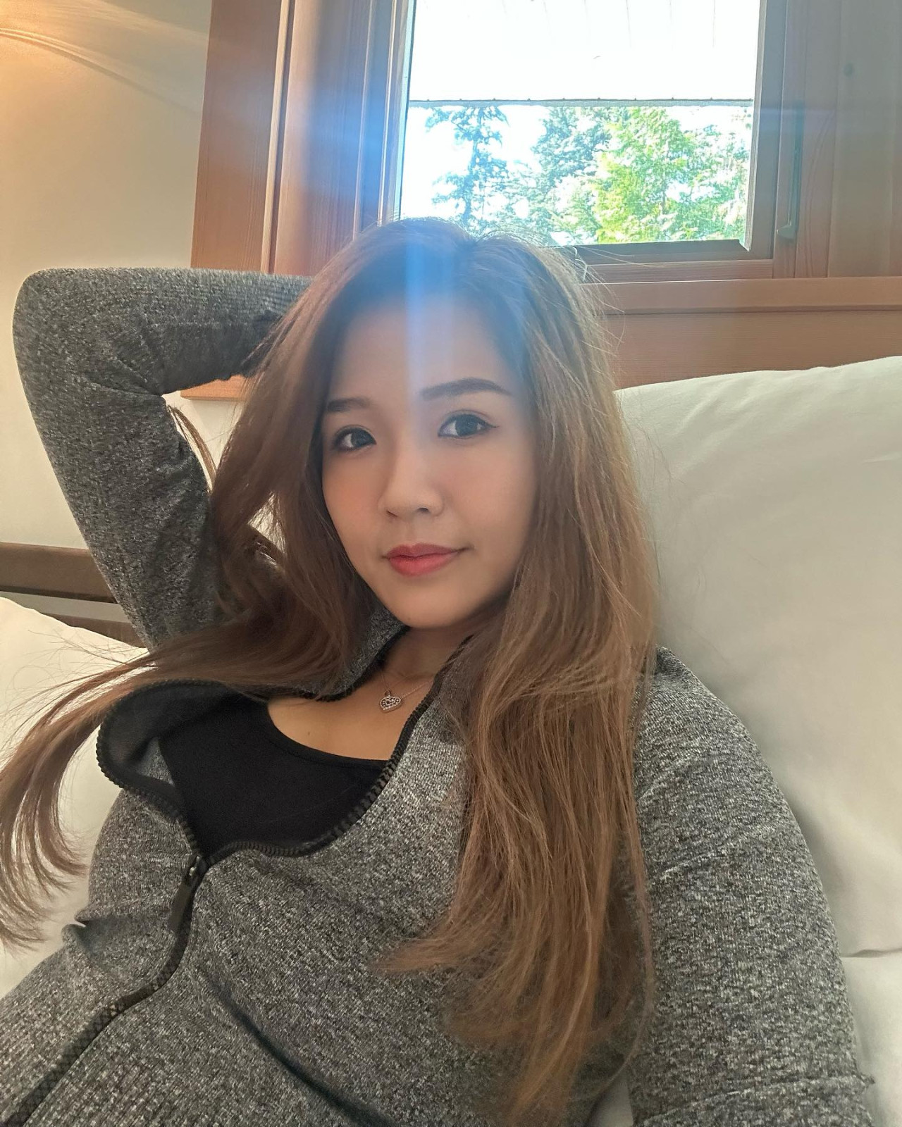 女神配對計劃｜「東張女神」梁敏巧是誰？34D導彈級巨胸上位現實中多才多藝 | UHK 港生活