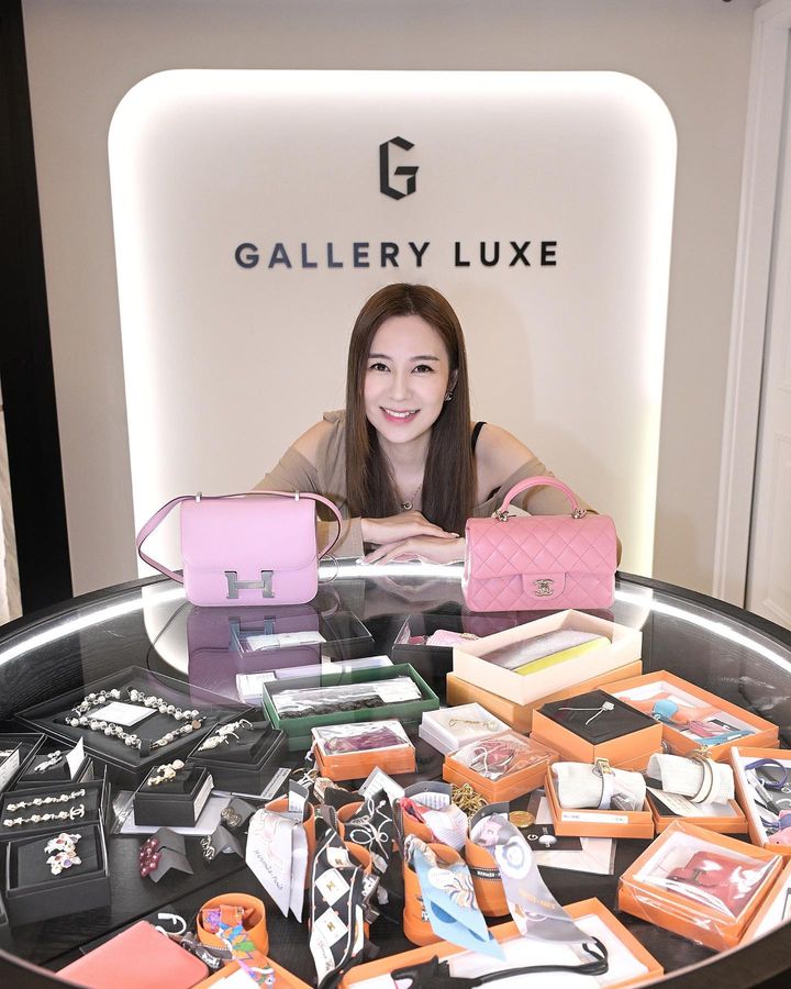 「威龍潘金蓮」梁茵由侍應重返幕前 拍節目大曬13萬Hermès袋？ | UHK 港生活