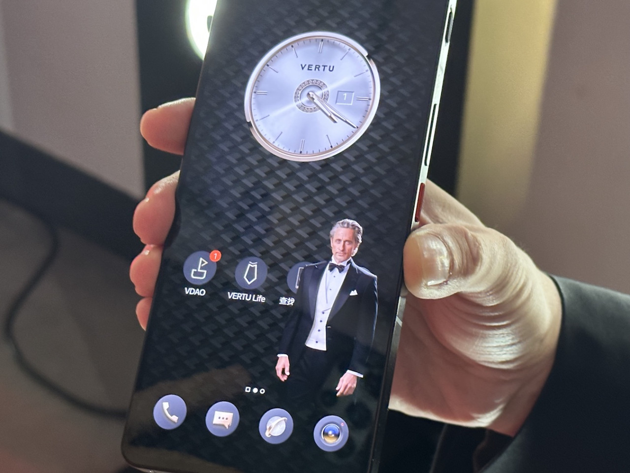 藉香港金融科技周 Vertu 推出 AI x Web3.0 手機 METAVERTU2 設專屬管家 | ezone