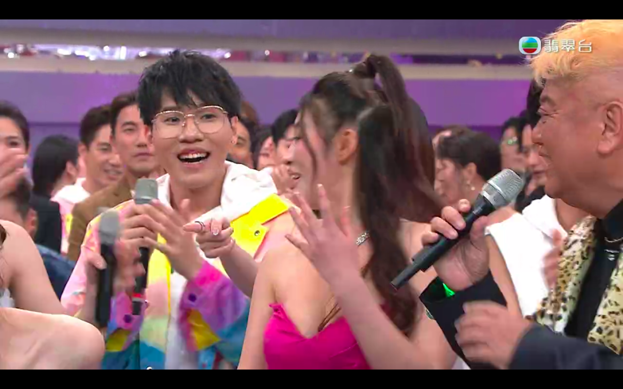 TVB台慶2024｜麥美恩再度胸壓得獎女藝人 郭珮文鍾翠詩黃金畫面造福網民 | UHK 港生活