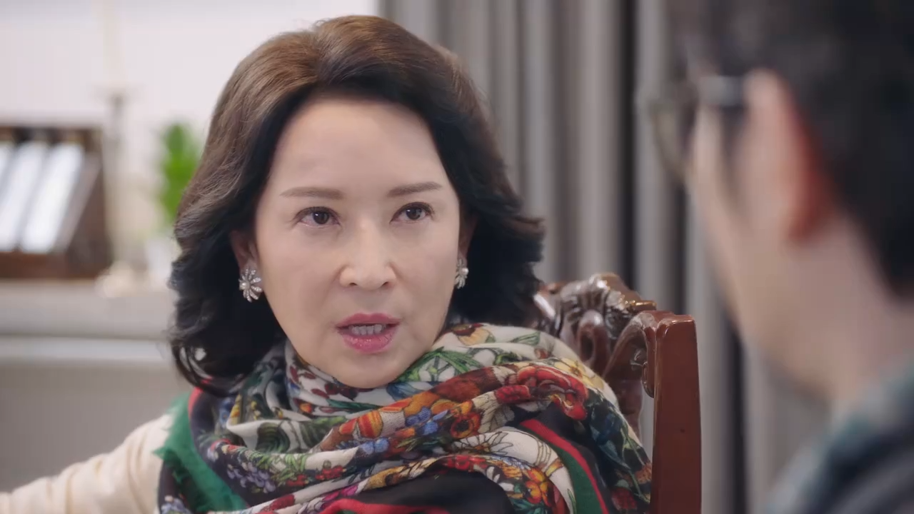 黑色月光｜蘇韻姿離巢之作飾演靚女記者 角色亂入TVB宇宙玩埋《新聞女王》 | UHK 港生活