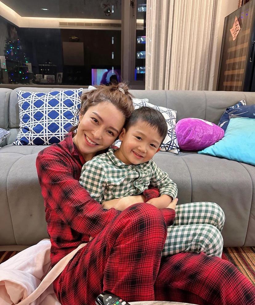 張曦雯睡衣look晒大熱JellyCat聖誕樹 與男友同居半山3000萬豪宅曝光 | UHK 港生活