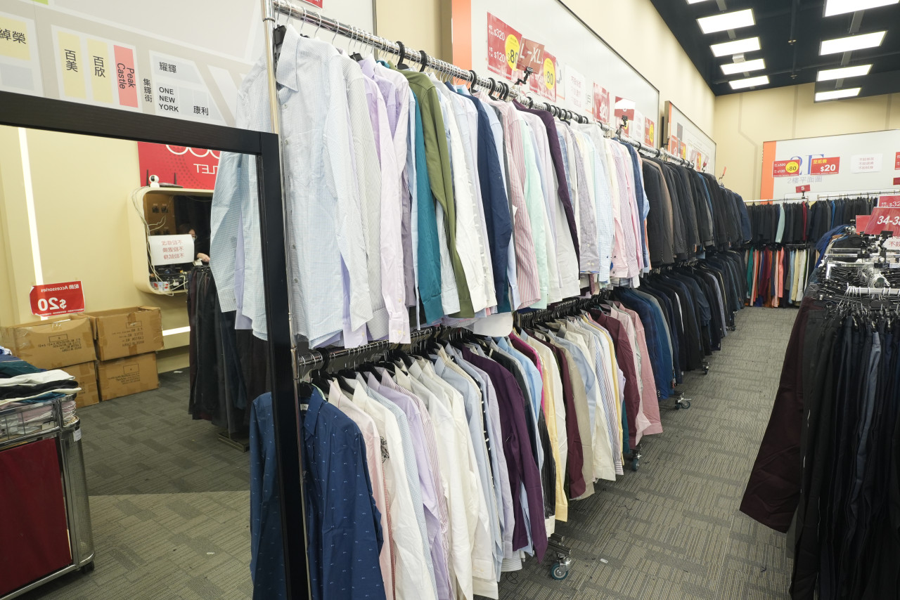 G2000長沙灣開倉劈價$50起 全場劃一價！男女恤衫/西裝褸$80/件 | UHK 港生活