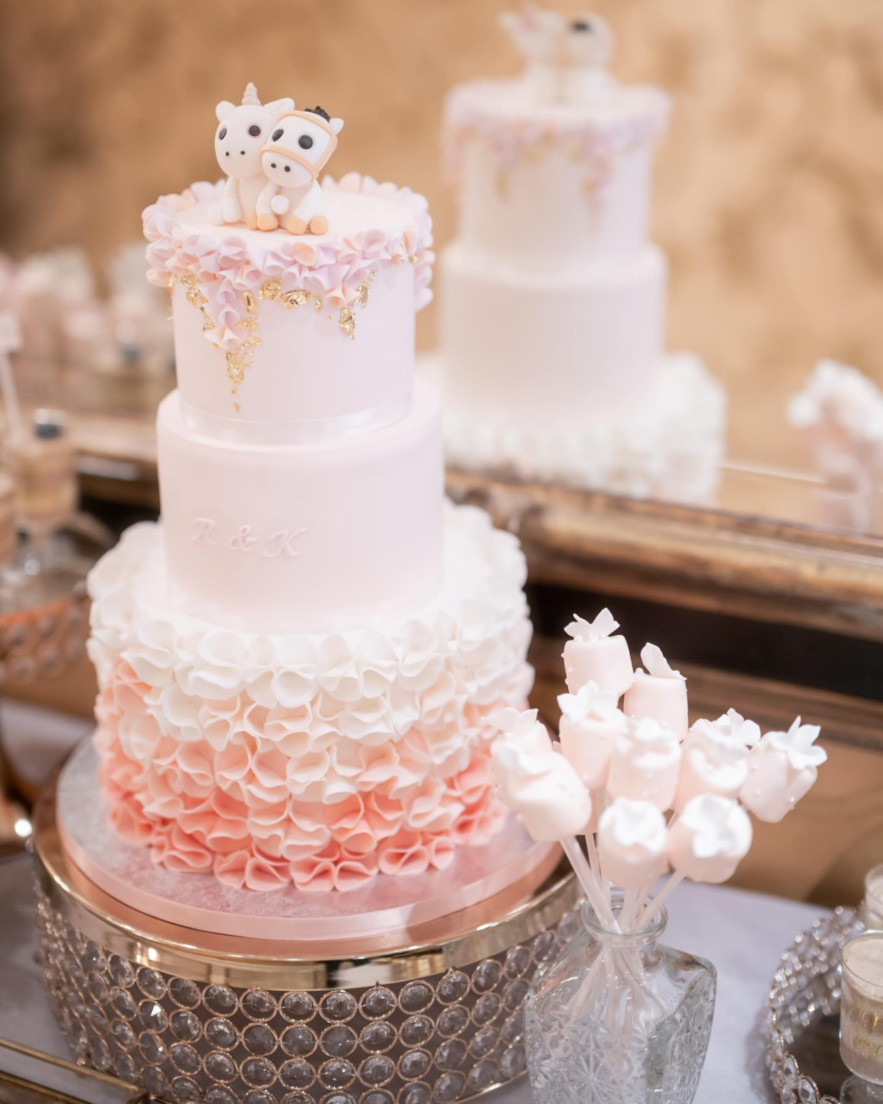 馬國明湯洛雯結婚｜馬明靚湯香港秘密補擺喜酒大宴親朋 白色Deep V低胸婚紗超優雅 | UHK 港生活