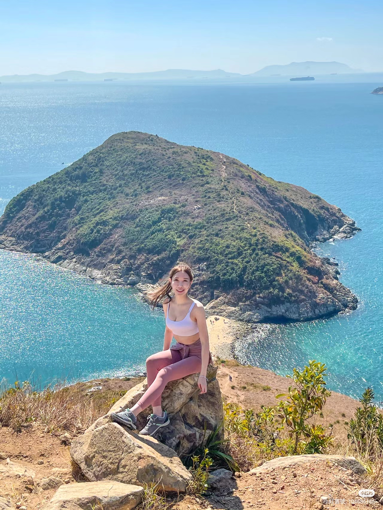 【小紅書熱話】近期最 hit 「綑邊遊」來港山崖打卡 集體零裝備攀爬海邊懸崖 | ezone