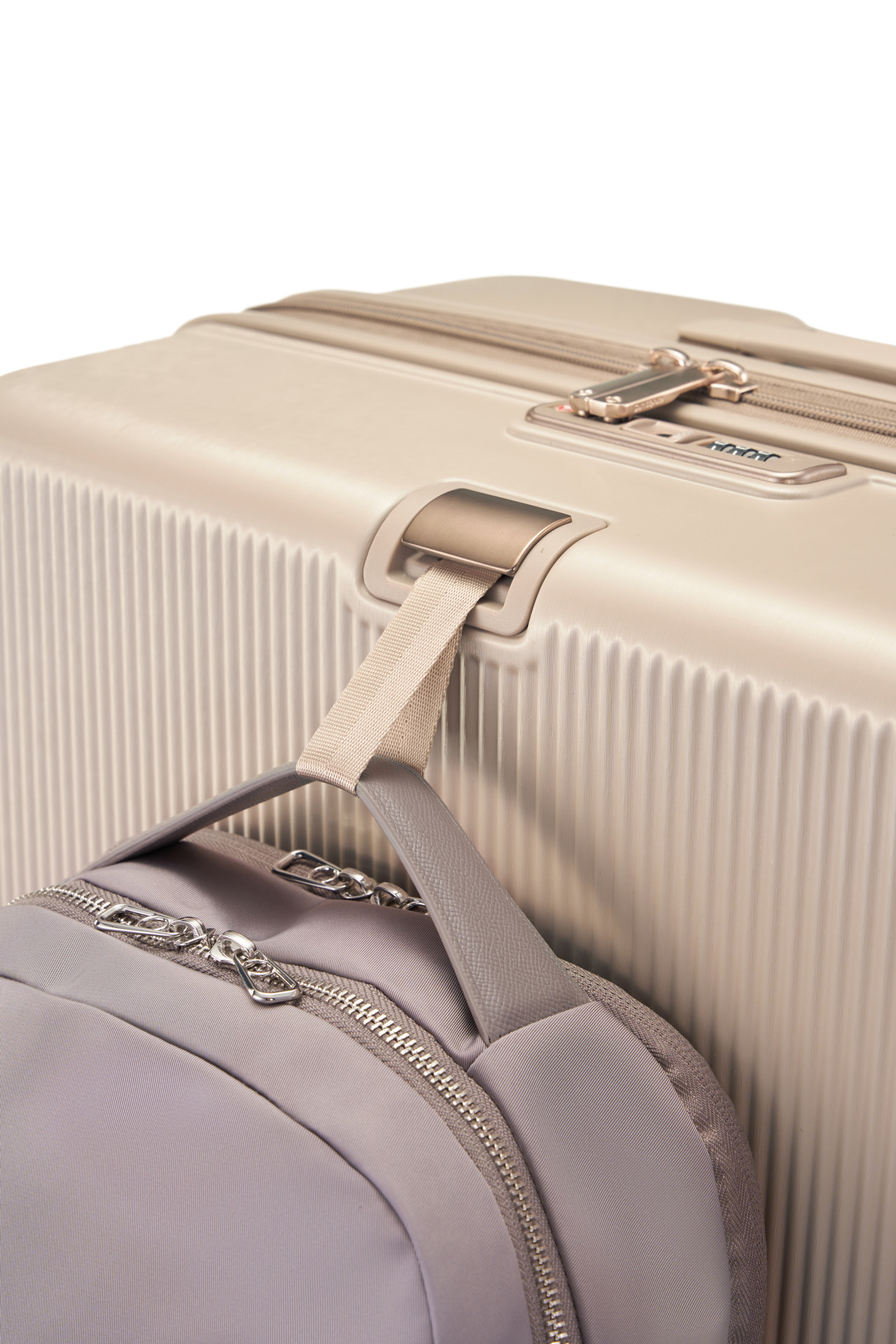 Samsonite x SNIDEL首度聯乘 推夢幻奶茶色行李箱 | UHK 港生活