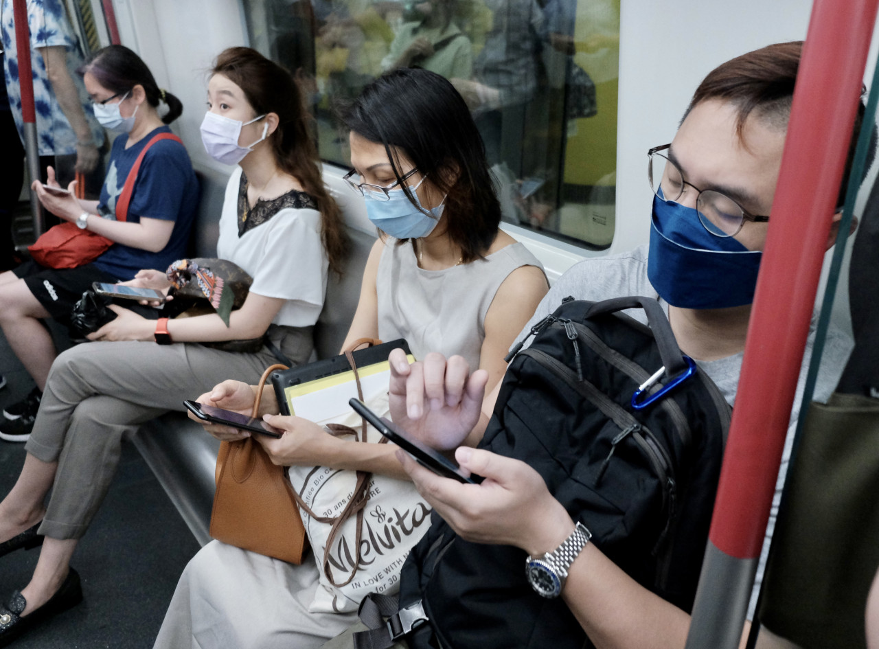 手機 Mon 貼其實呃錢？ 製造商「不是特別有用」更存 3 大隱憂 | ezone