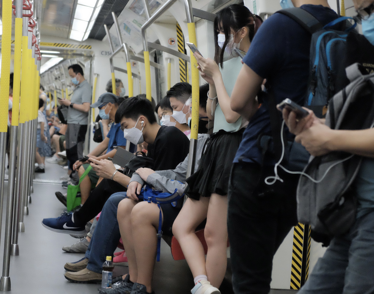 手機 Mon 貼其實呃錢？ 製造商「不是特別有用」更存 3 大隱憂 | ezone