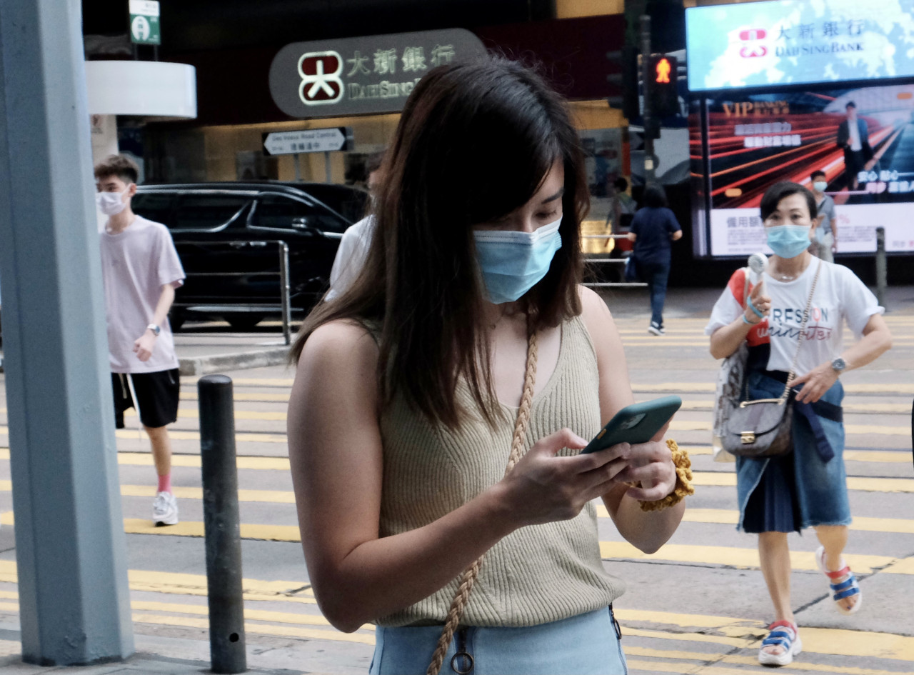 手機 Mon 貼其實呃錢？ 製造商「不是特別有用」更存 3 大隱憂 | ezone