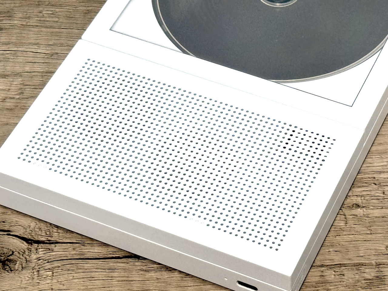 KM5 CP2 CD 播放器讓 CD 再活！搭配優質耳機效果更好 | ezone