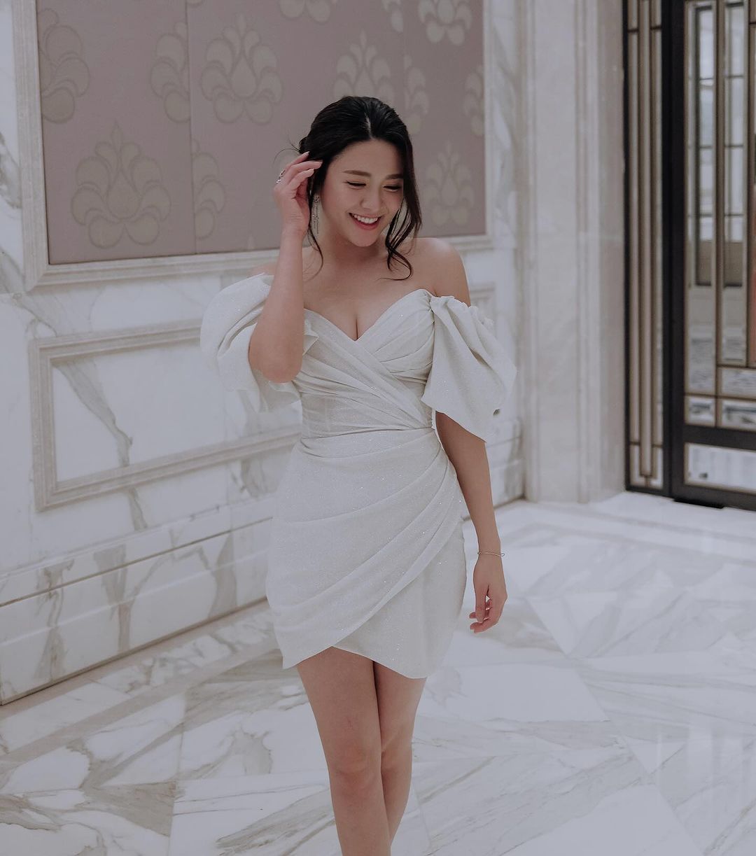 江嘉敏低胸性感相Po完再Po 為呃Like出古惑夾出事業線新高度 | UHK 港生活