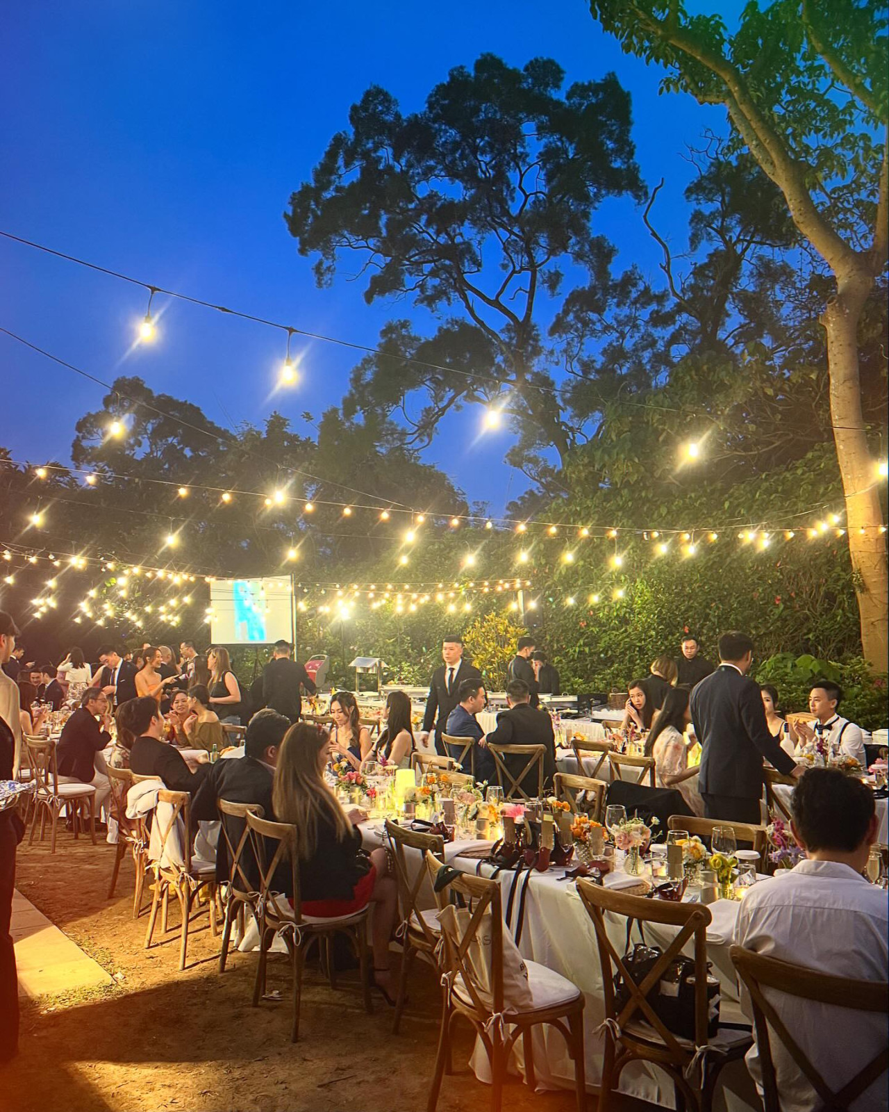 麥明詩結婚｜麥明詩盛勁為壓軸場婚宴戶外舉行 Deep V婚紗最性感 | UHK 港生活