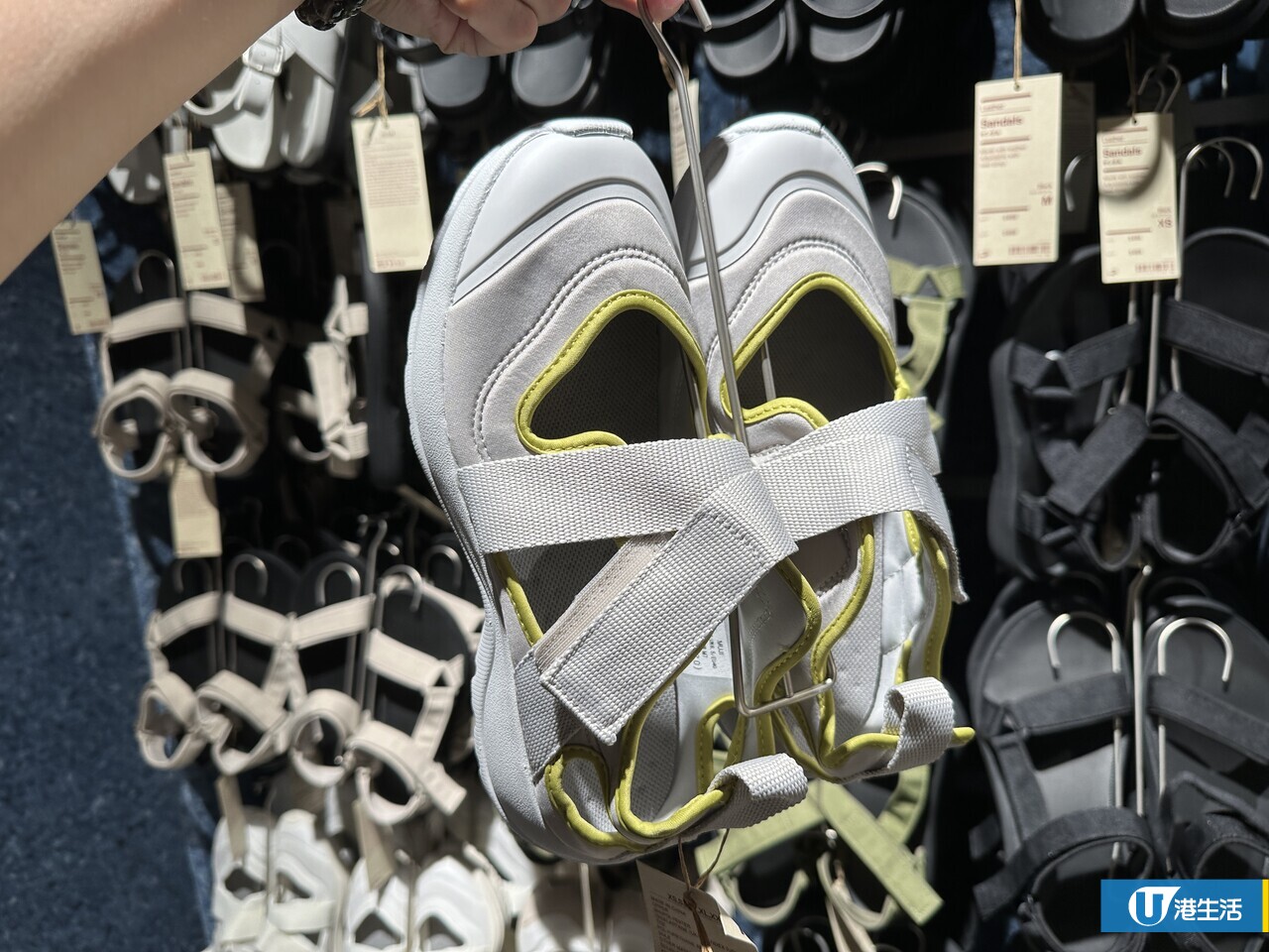 MUJI無印良品忍者涼鞋爆紅？平價版KEEN內地瘋搶網民：好醜又好可愛 | UHK 港生活