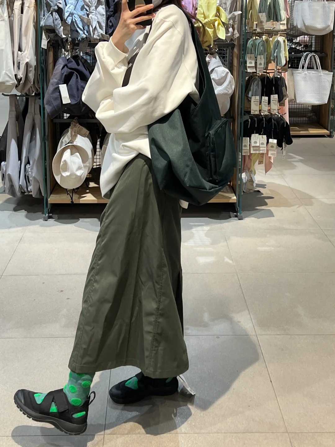 MUJI無印良品忍者涼鞋爆紅？平價版KEEN內地瘋搶網民：好醜又好可愛 | UHK 港生活