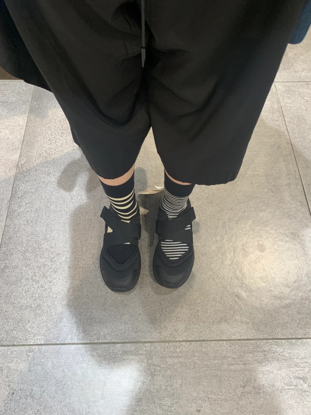 MUJI無印良品忍者涼鞋爆紅？平價版KEEN內地瘋搶網民：好醜又好可愛 | UHK 港生活