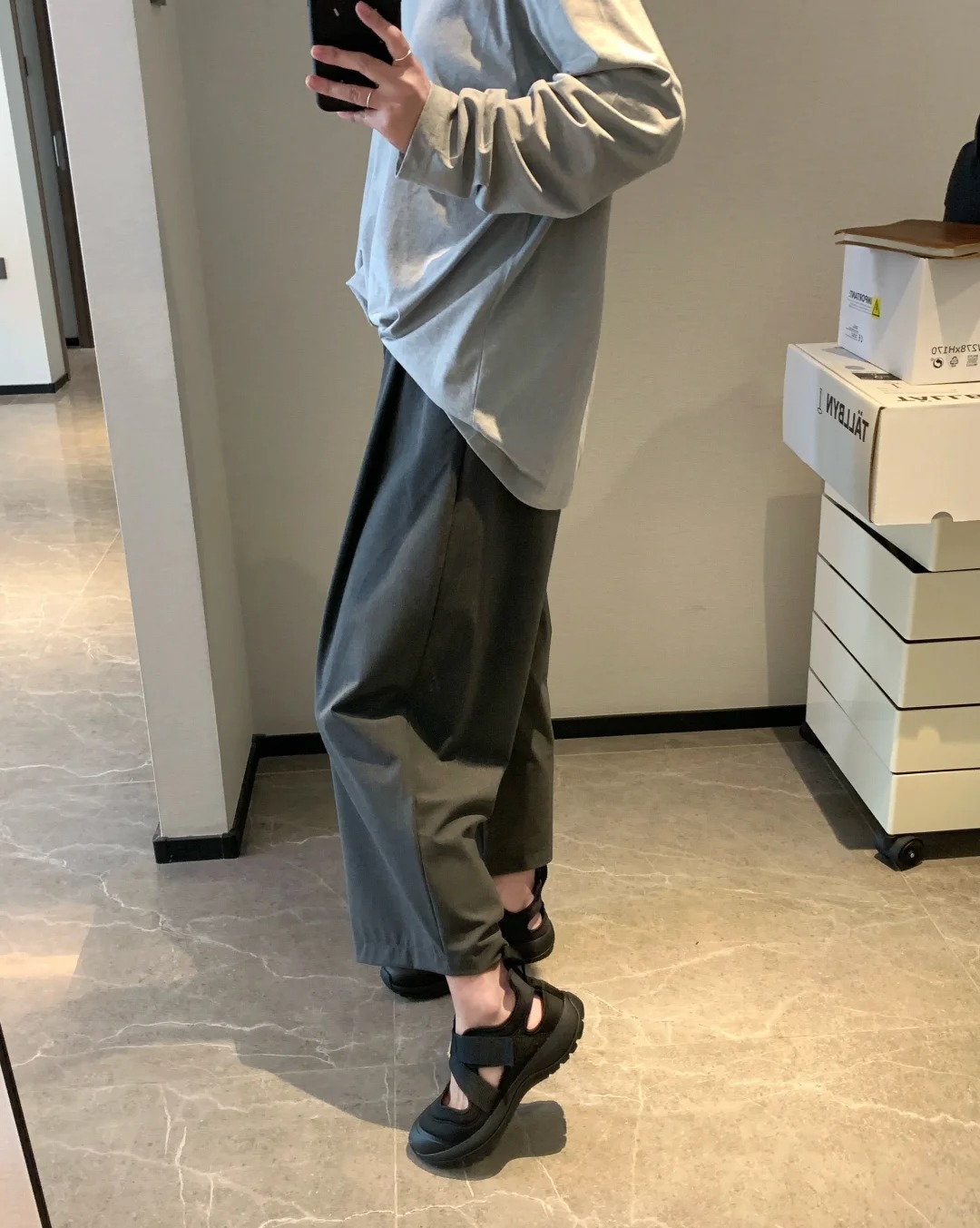 MUJI無印良品忍者涼鞋爆紅？平價版KEEN內地瘋搶網民：好醜又好可愛 | UHK 港生活