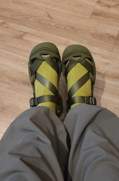 MUJI無印良品忍者涼鞋爆紅？平價版KEEN內地瘋搶網民：好醜又好可愛 | UHK 港生活