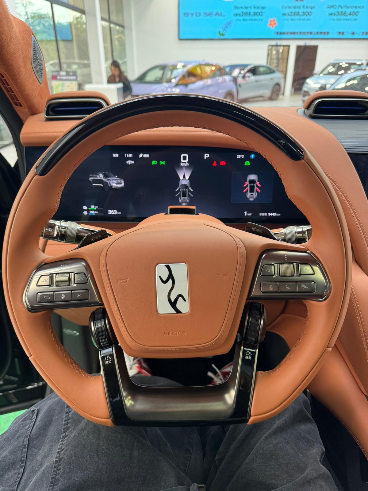 比亞迪仰望U9街頭「車震」引熱議 網民：「我X，牛逼」 | ezone