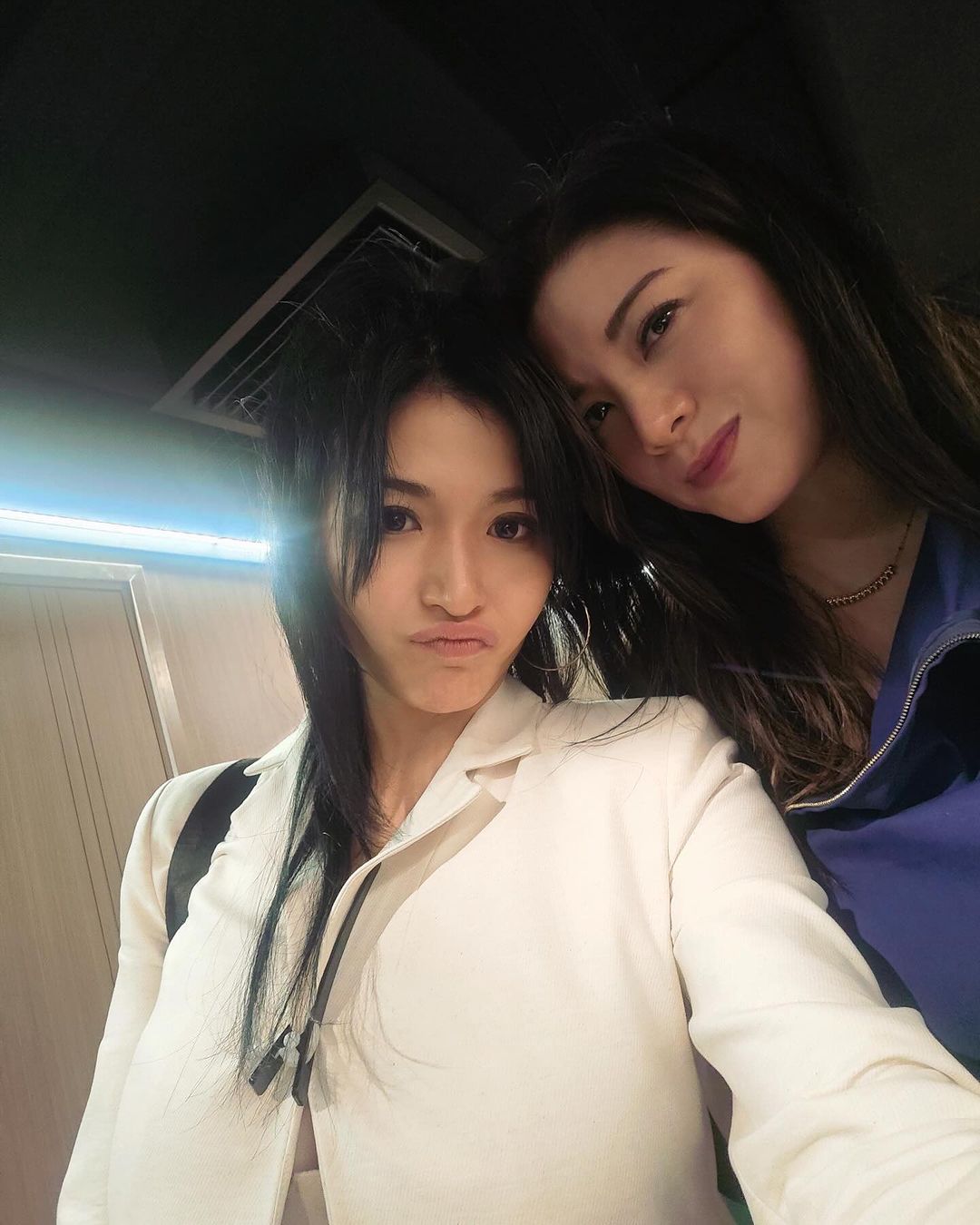 《愛回家》細龍太丨陳思圻瘦咗超性感DeepV示人 竟Emoji遮胸被網友嫌唔夠大方 | UHK 港生活