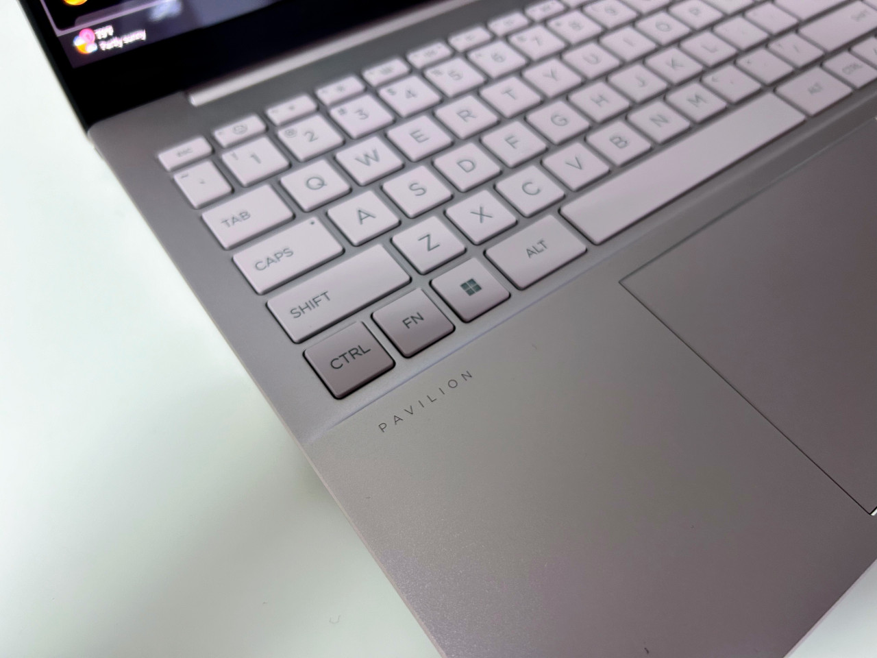 開箱試玩｜HP Pavilion Plus 14 低調粉色造型 效能升級滿足 AI 運算 | ezone