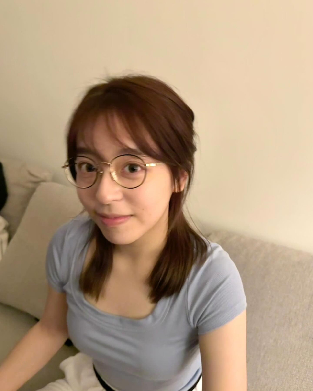 Edan與20歲細妹小如豬面貼面嘟嘴 兄妹零距離親密合照掀熱議 | UHK 港生活