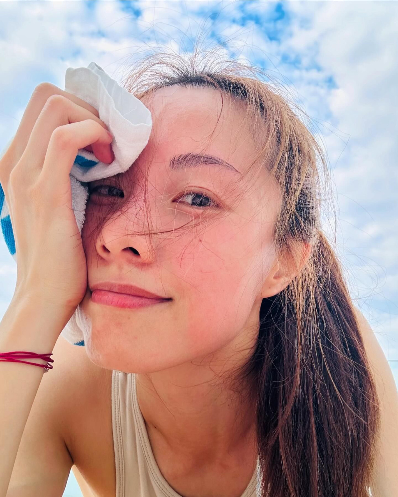 鄧麗欣新男友正面樣曝光外型高大似足oppa 原來去年IG已經Po相放閃！ | UHK 港生活