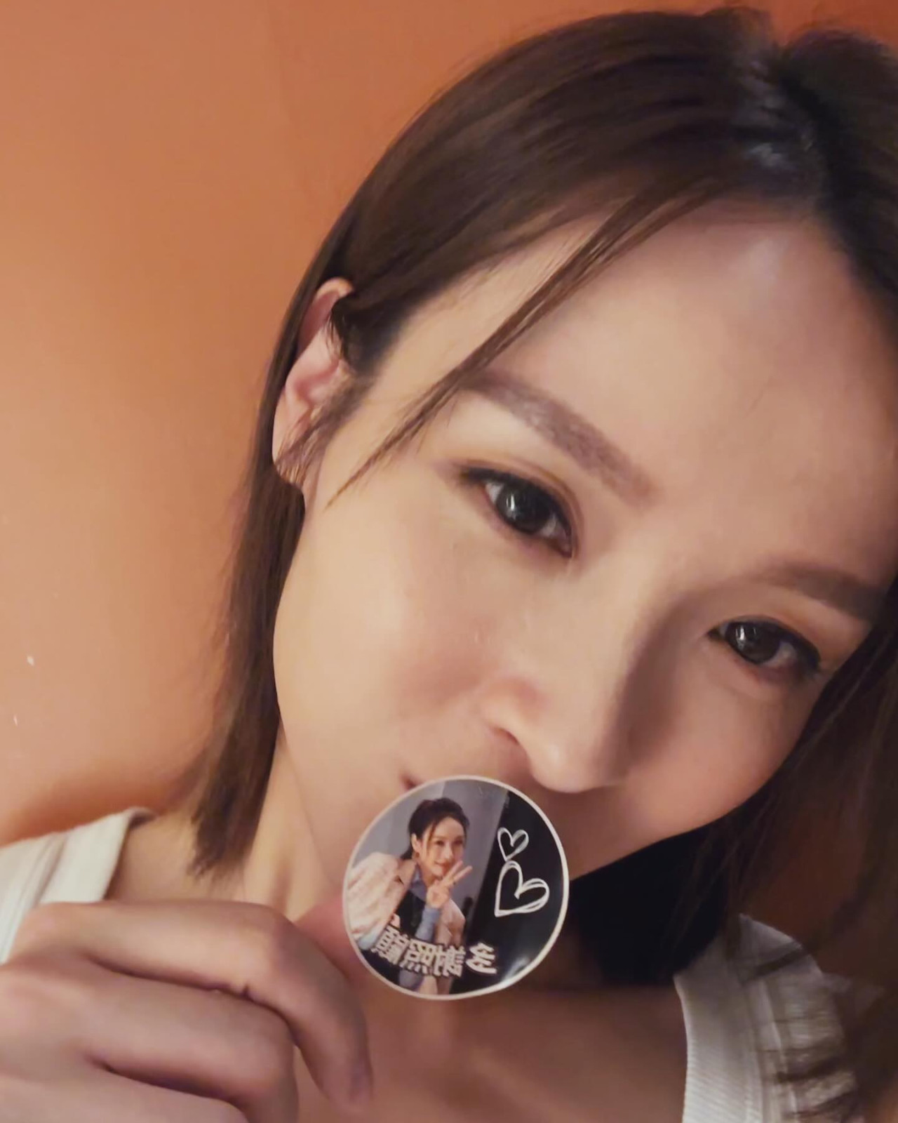 李佳芯IG疑似放閃公開新戀情？Po相被神秘人扭耳仔 5字愛的宣言有玄機 | UHK 港生活