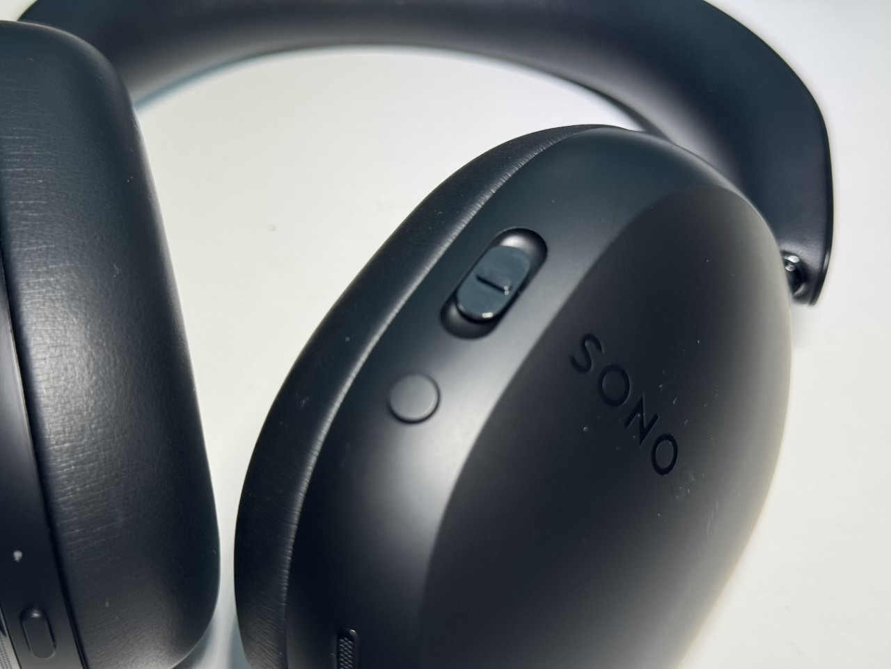 【實試】Sonos 推首款頭戴式無綫降噪耳機 Ace！試戴舒適感爆燈$3999幾好聲 | ezone