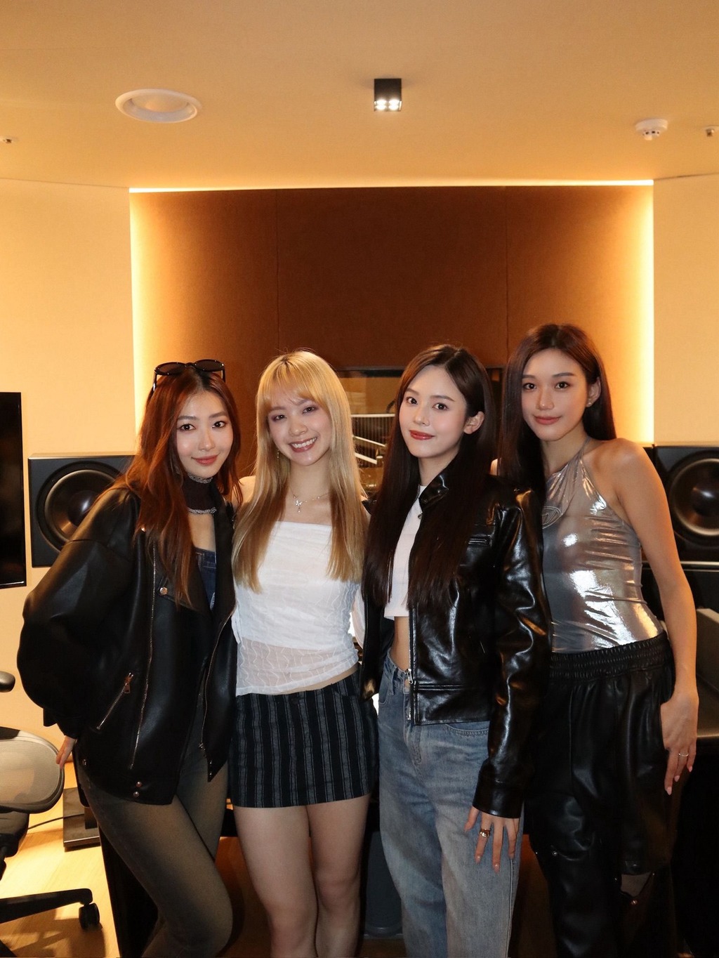 英皇娛樂新4人女團VIVA成員公開！首張團體照曝光《造星IV》Ada、Carina入團 | UHK 港生活