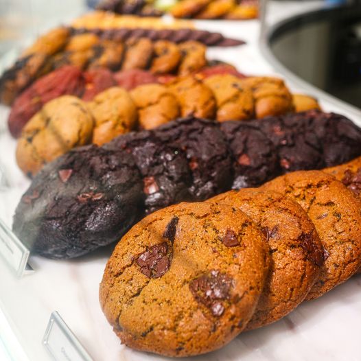 Cookie DPT香港巨型牛角包/巨型咖啡登場！長逾30cm大過塊臉網民超驚喜 | UHK 港生活