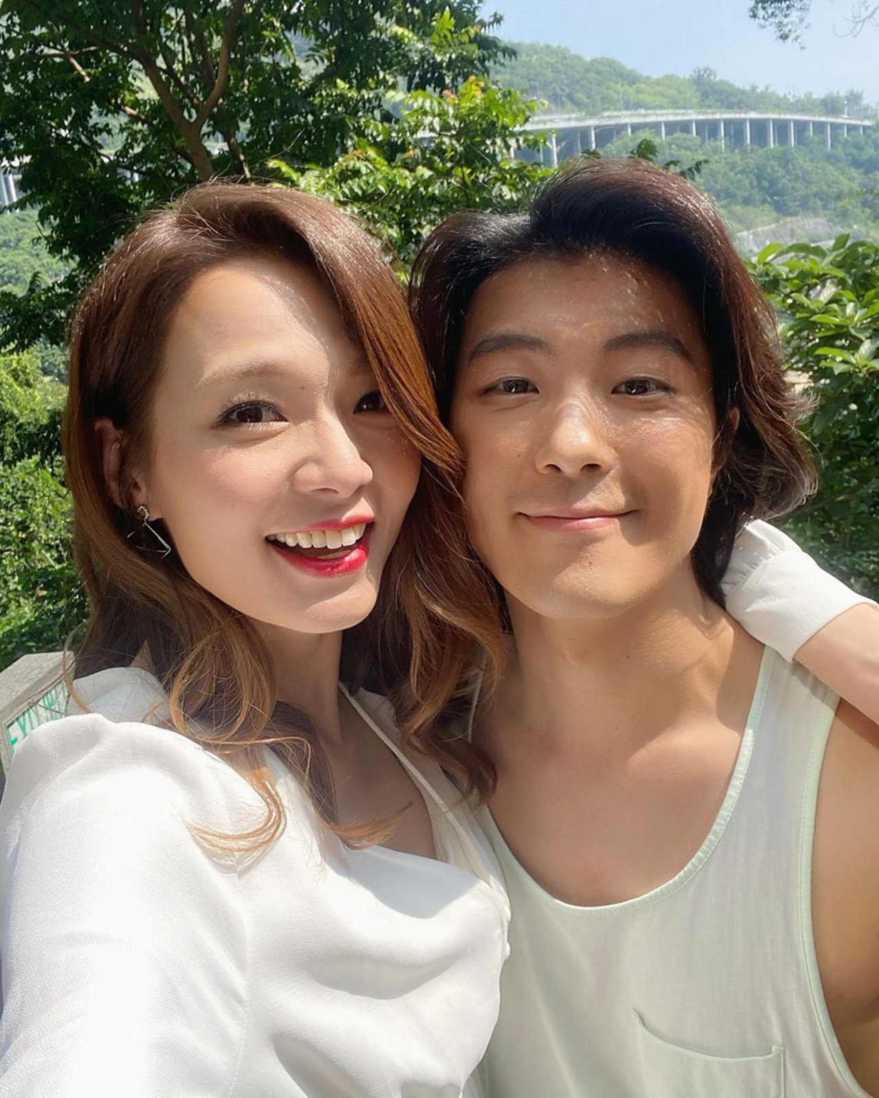 愛回家「最受歡迎男演員」突晒抱BB照報喜？ IG撰文「奇妙的生命旅程」嚇窒網民 | UHK 港生活