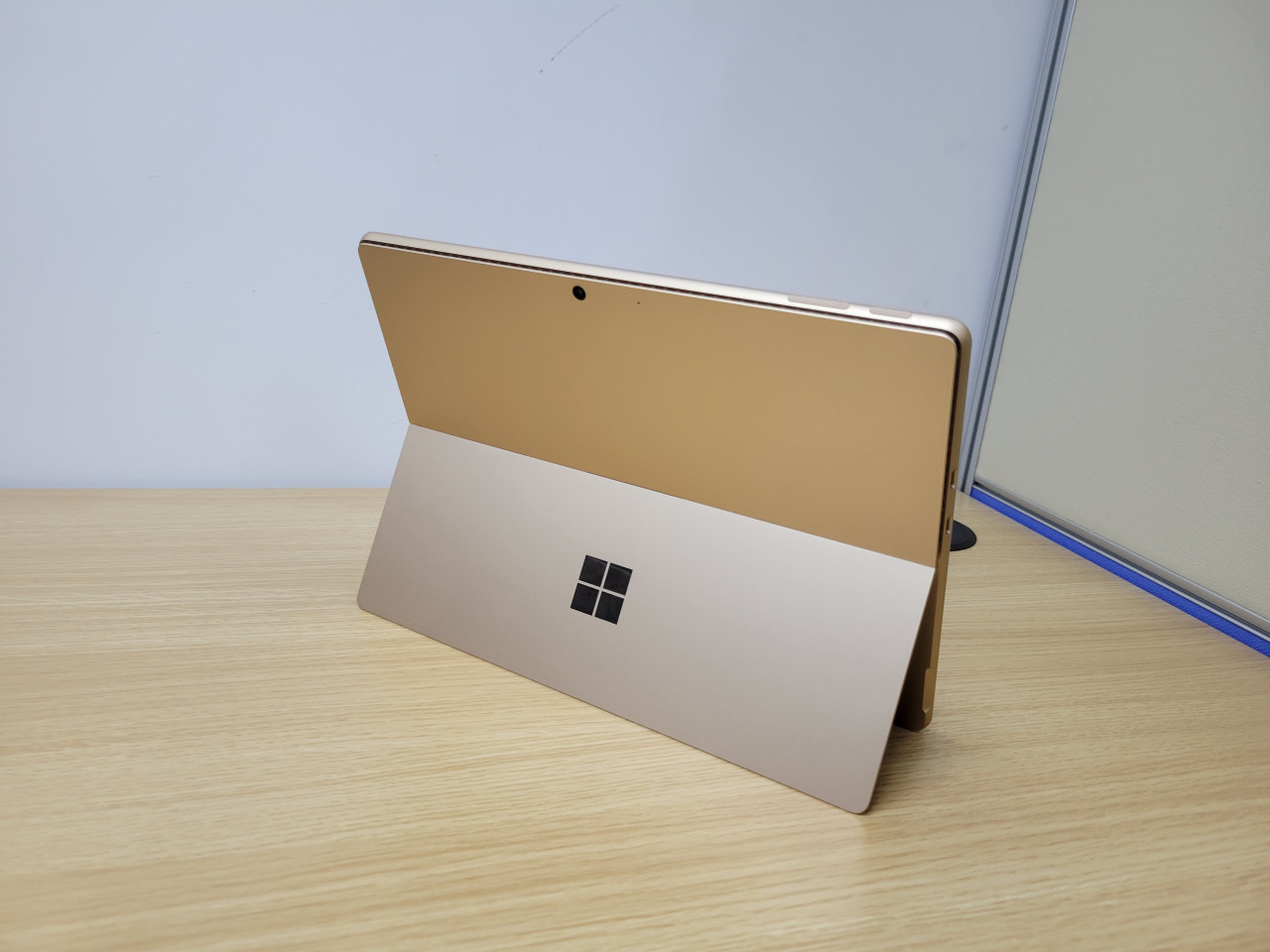【開箱】Microsoft Surface Pro 11 登場 全新 AI 功能逐樣試玩 | ezone