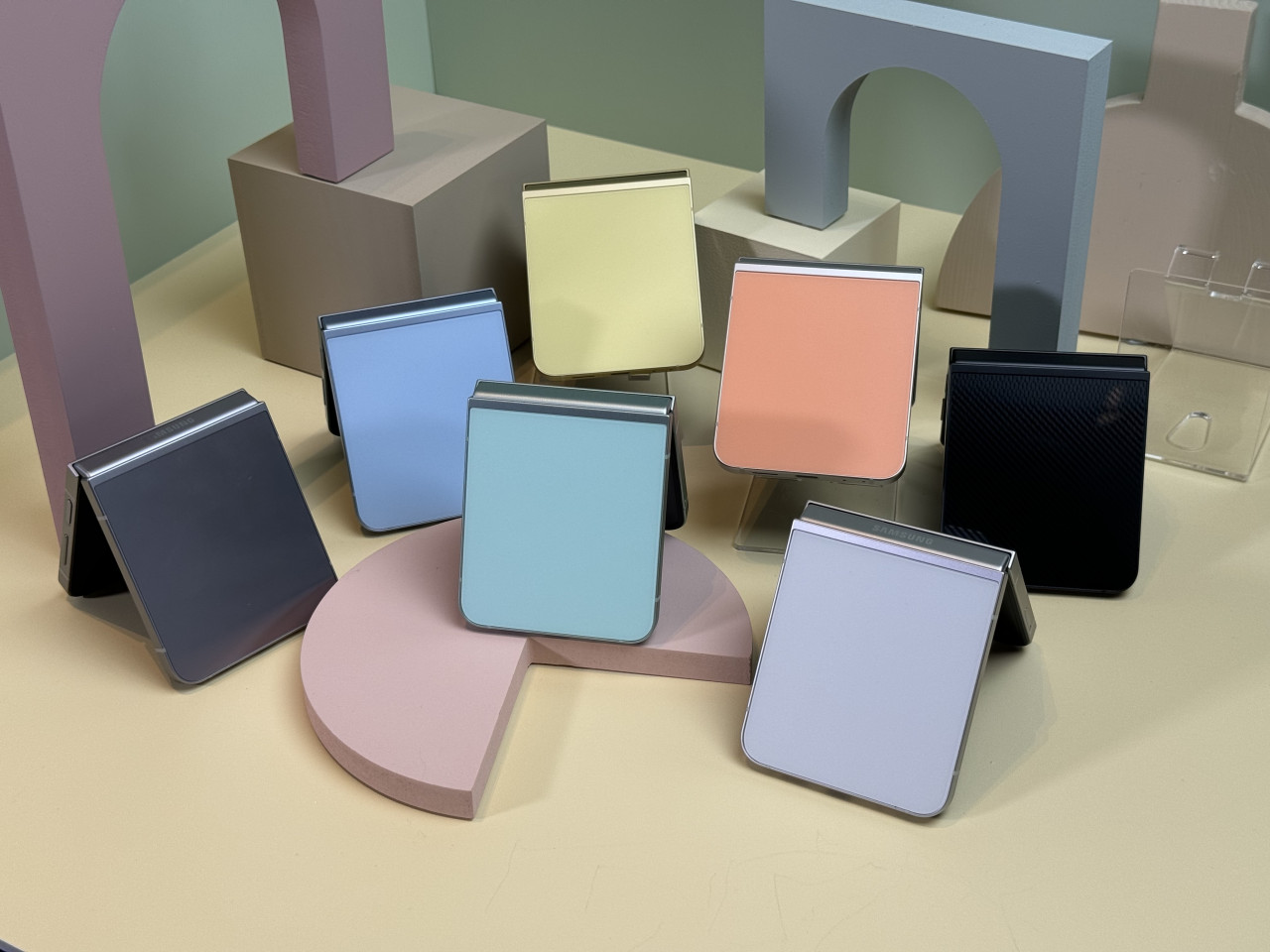 摺機2026｜小米/華為/samsung摺機8款熱賣比較 規格/售價/屏幕尺寸一覽 | ezone