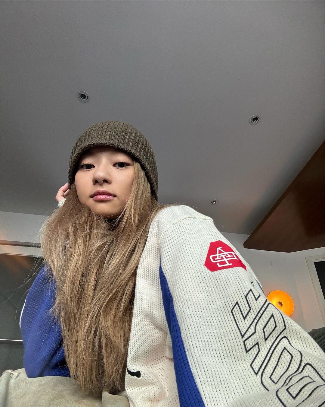 kayan9896不甘被偷拍變「哈比人」 騷性感泳衣照曬長腿力證1米73身高 | UHK 港生活