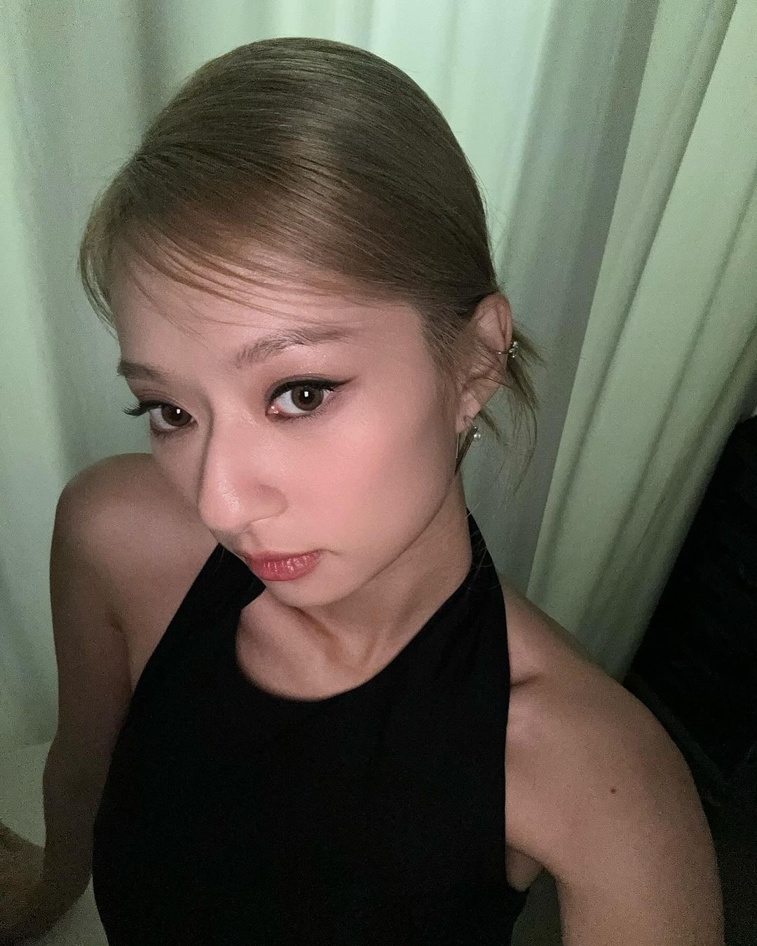 kayan9896不甘被偷拍變「哈比人」 騷性感泳衣照曬長腿力證1米73身高 | UHK 港生活