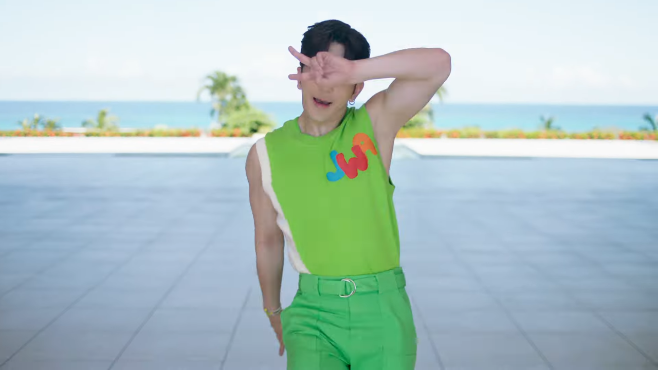 Anson Lo推快歌〈Hey Hey OK!〉大玩出水芙蓉 晒白滑腋下狂扭蛇腰摸胯下 | UHK 港生活