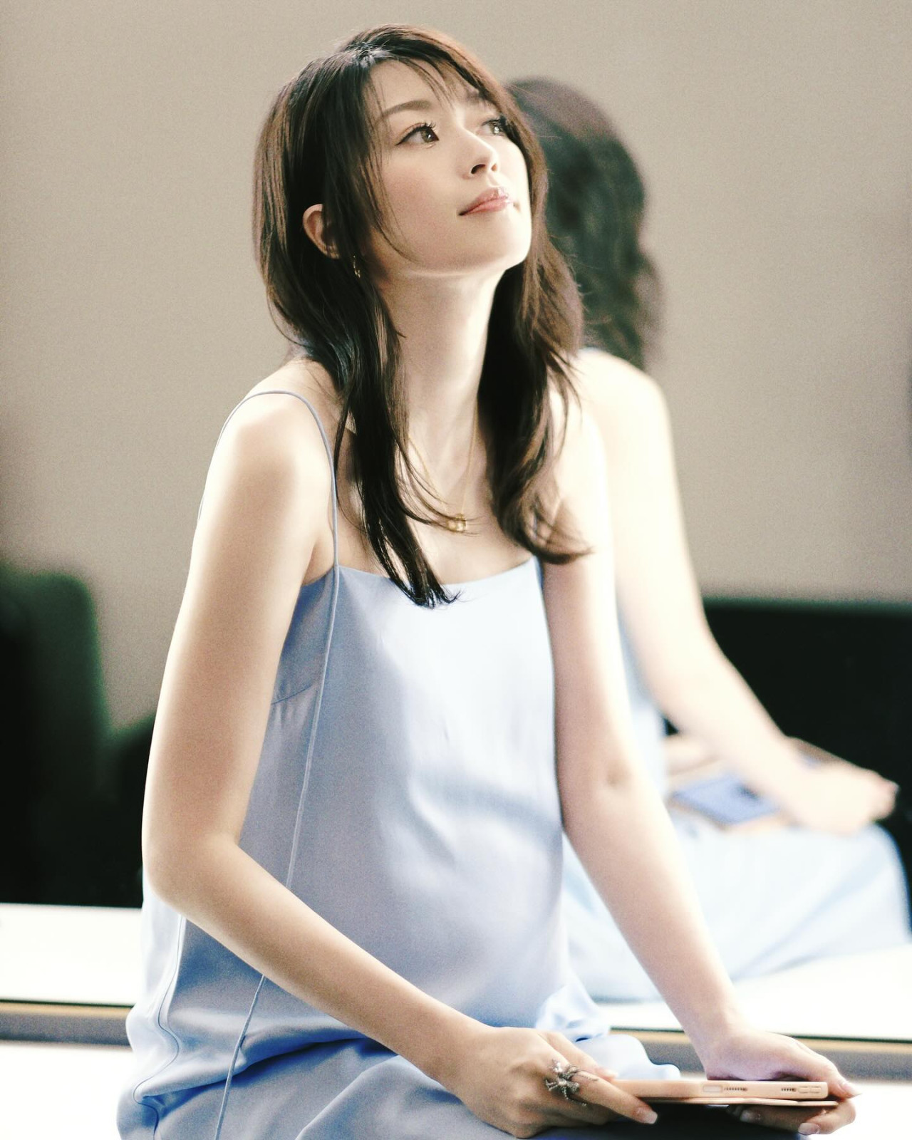 連詩雅產後身材極限升級疑真空上陣 DeepV挖空露背惹黃翠如留言：好想摸 | UHK 港生活