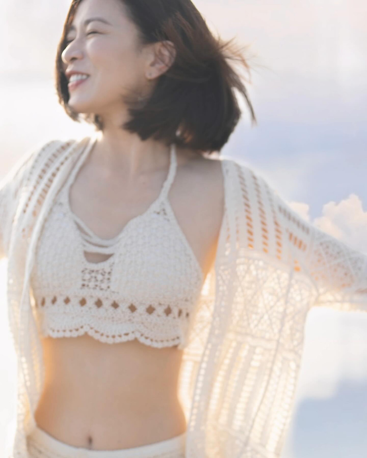 佘詩曼化身hellosss睇陳卓賢演唱會 Man姐頓變少女甜笑跟著「合唱」 | UHK 港生活