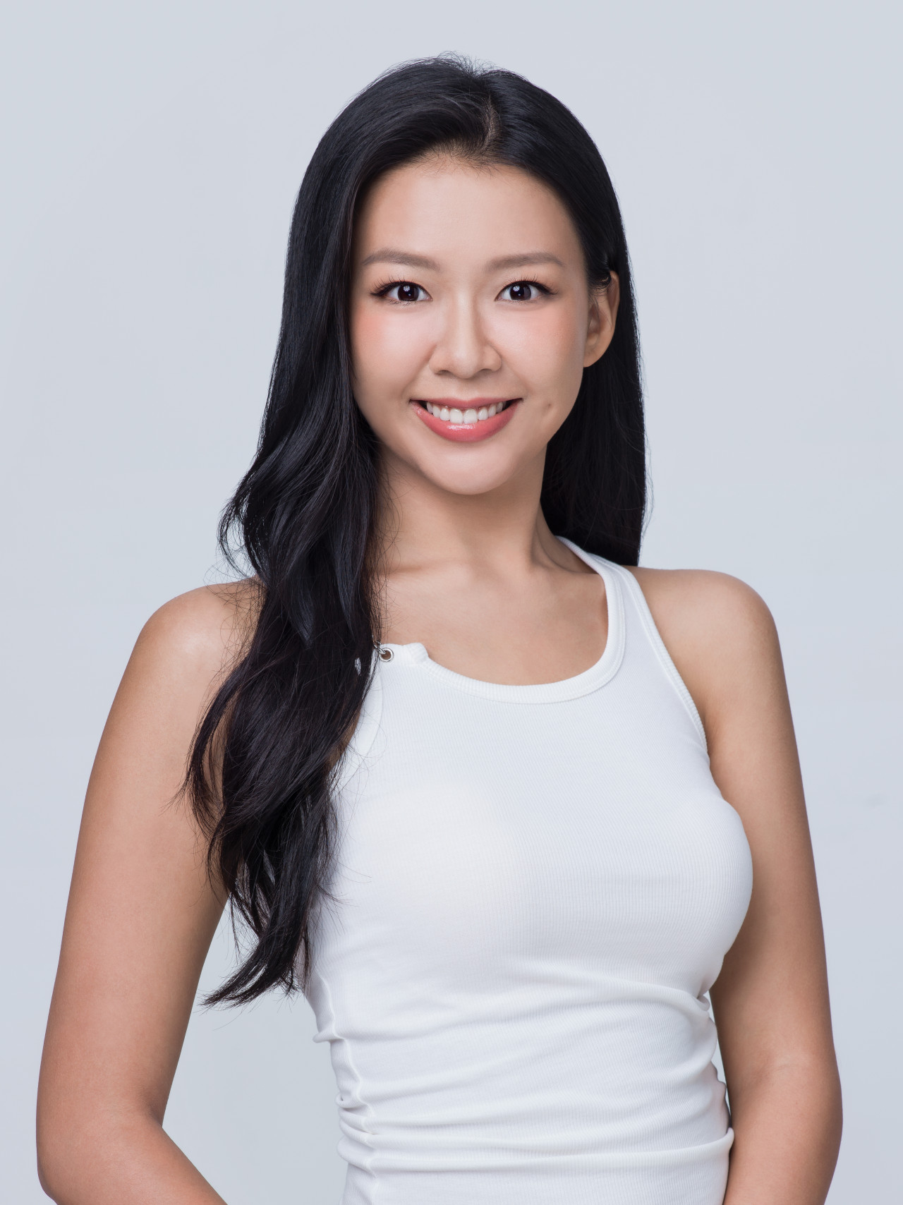 香港小姐2024｜亞軍11號梁嘉莹Emily背景起底！美國回流 36吋下圍葫蘆身形被封「籮霸」 | UHK 港生活