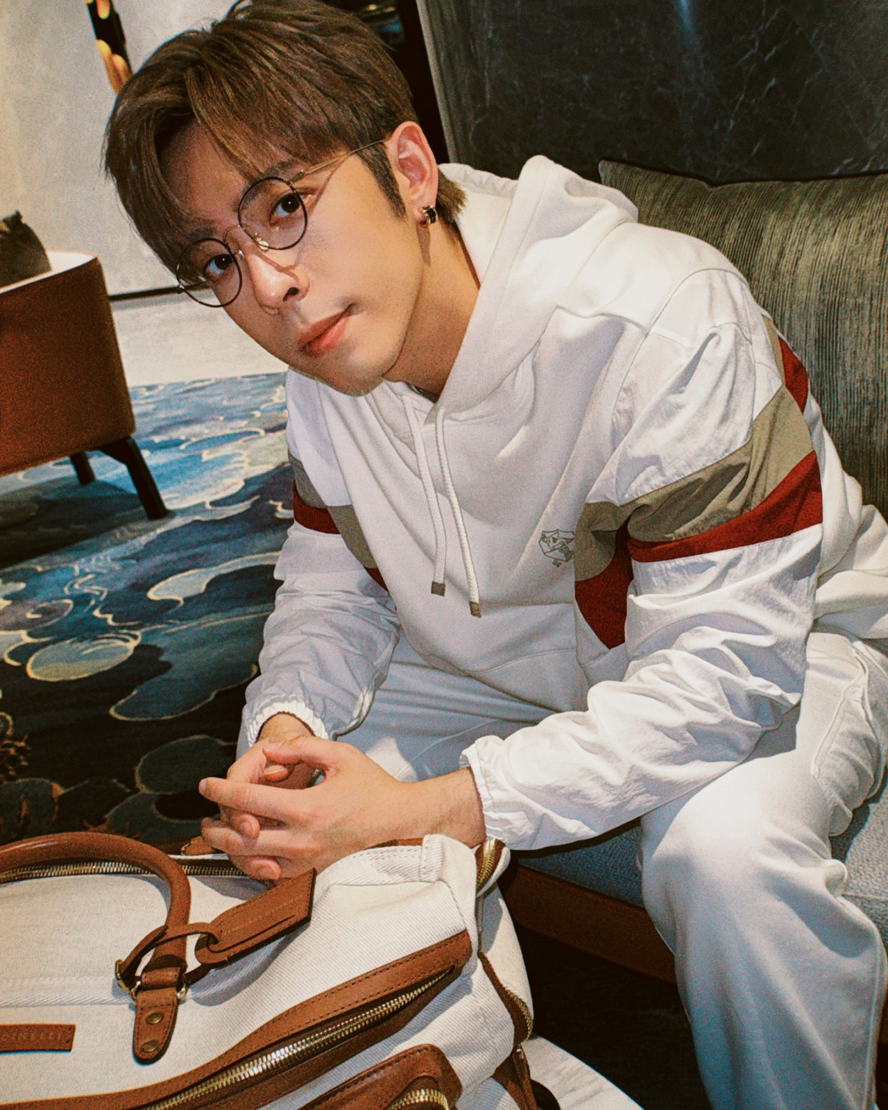 Lokman新歌《FLY》宣傳海報惹阿Mo墮屏聯想 公司犯大忌急刪爭議圖平息眾怒 | UHK 港生活