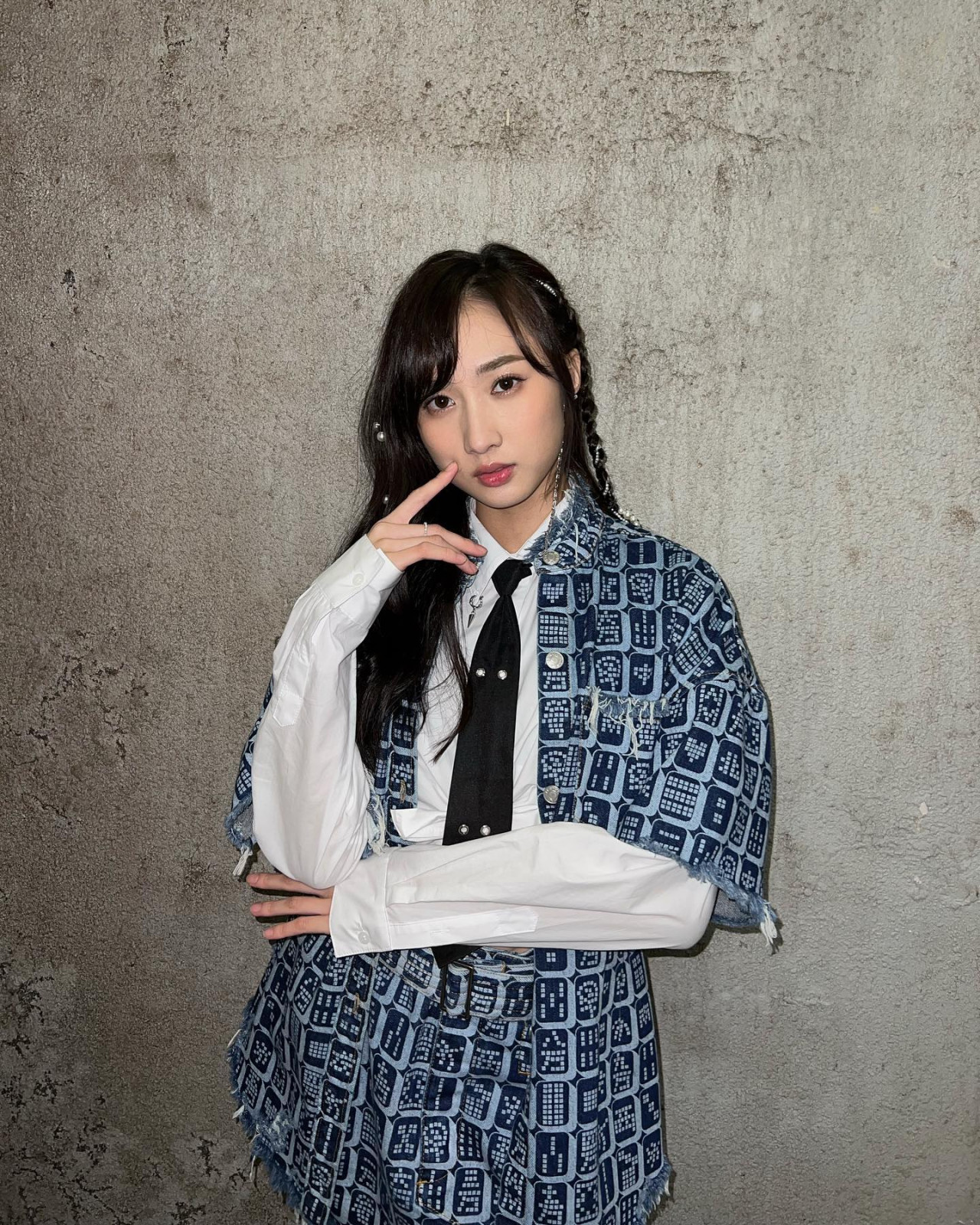 鍾柔美Yumi黑髮平陰新髮型氣質出眾 18歲成人禮初嘗性感大Deep V | UHK 港生活