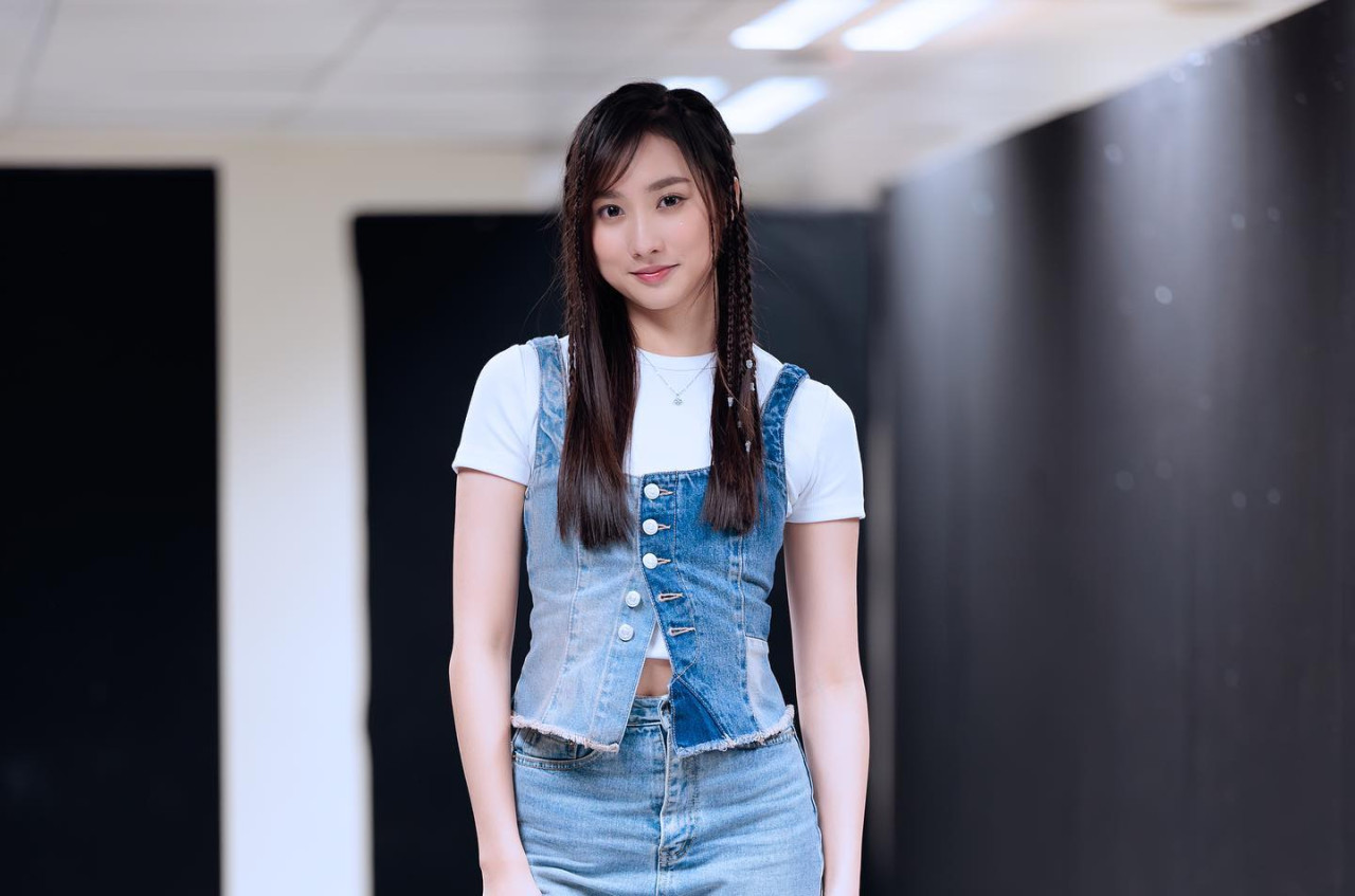 鍾柔美Yumi黑髮平陰新髮型氣質出眾 18歲成人禮初嘗性感大Deep V | UHK 港生活