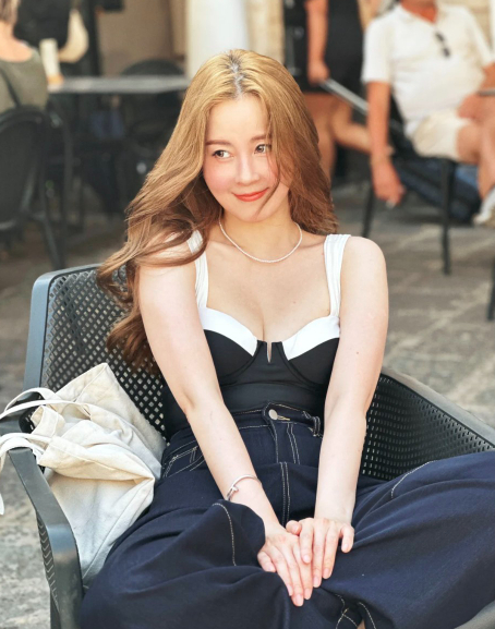 40歲傅穎半裸浸溫泉震撼網民眼球 Po性感照片被指「袒胸露臀」需限流 | UHK 港生活