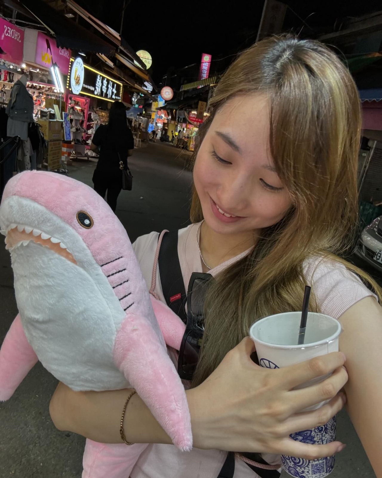 鍾柔美Yumi黑髮平陰新髮型氣質出眾 18歲成人禮初嘗性感大Deep V | UHK 港生活